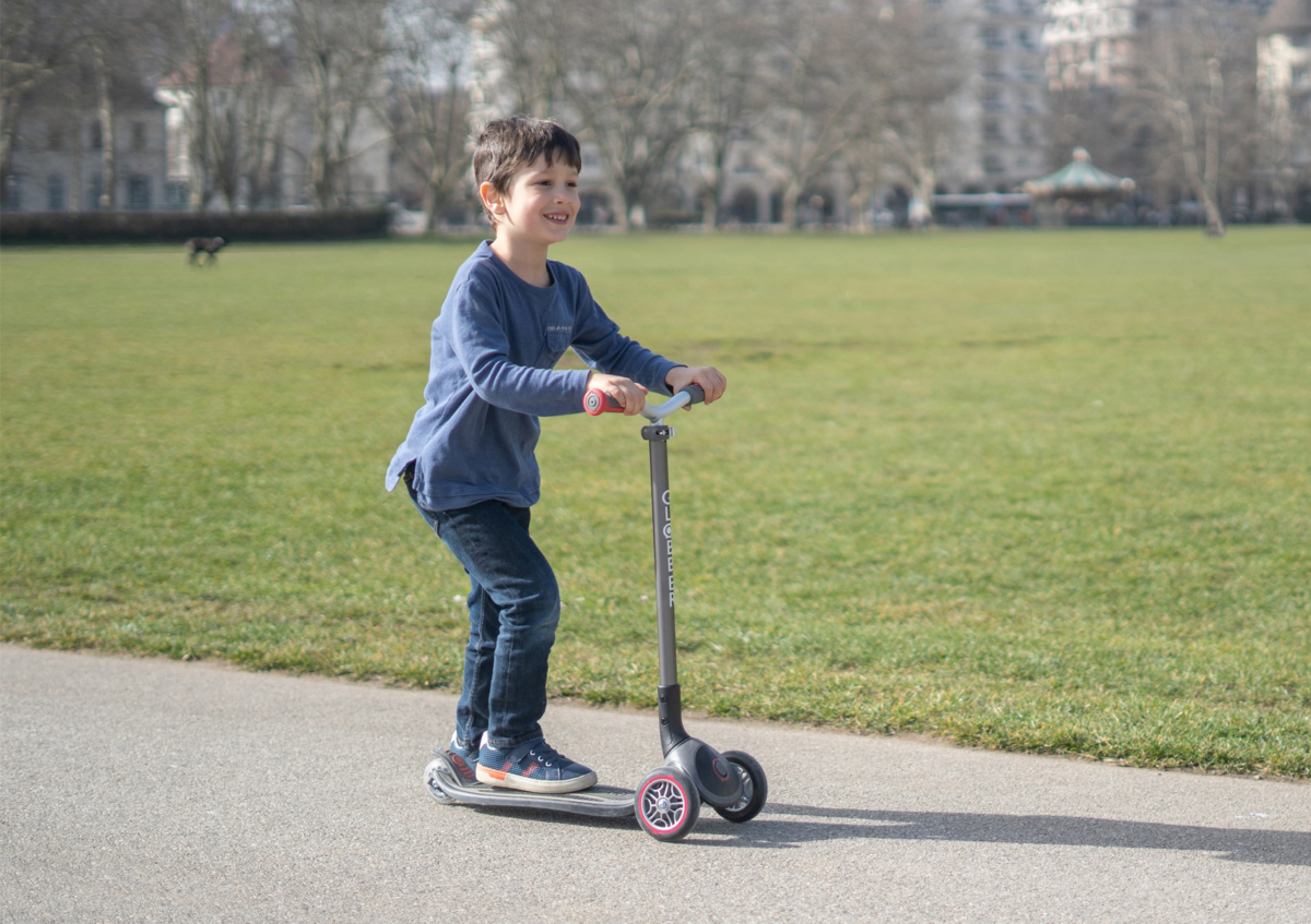 Foldable Scooter: MASTER LIGHTS – Globber